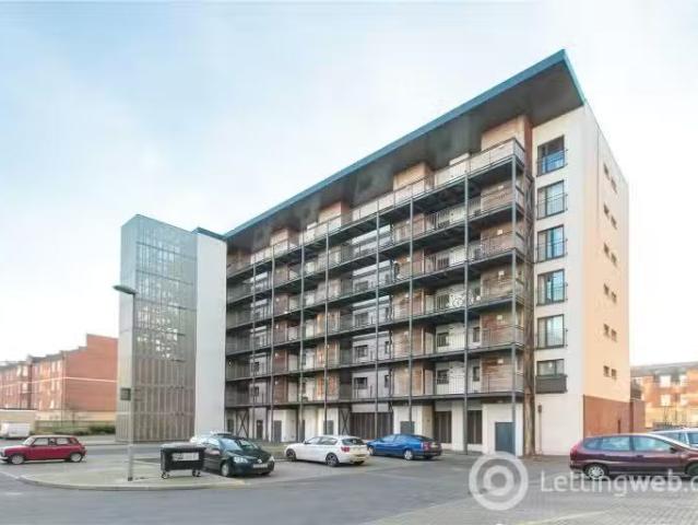 Charming 2 BR Property to rent in Salamander Court, Edinburgh.