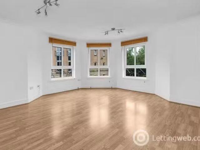 Cheap 2 BR Property to rent in St Clair Road, Leith, Edinburgh.