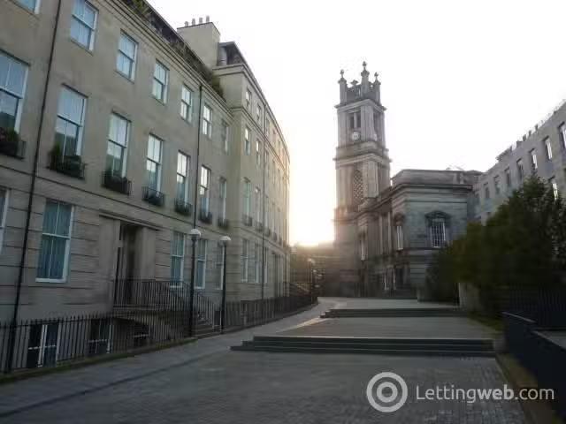 Charming 2 BR Property to rent in St Vincent Place, Edinburgh