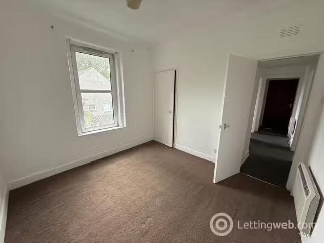 Nice 2 BR Property to rent in Stewarts Place, Caledonian Road.
