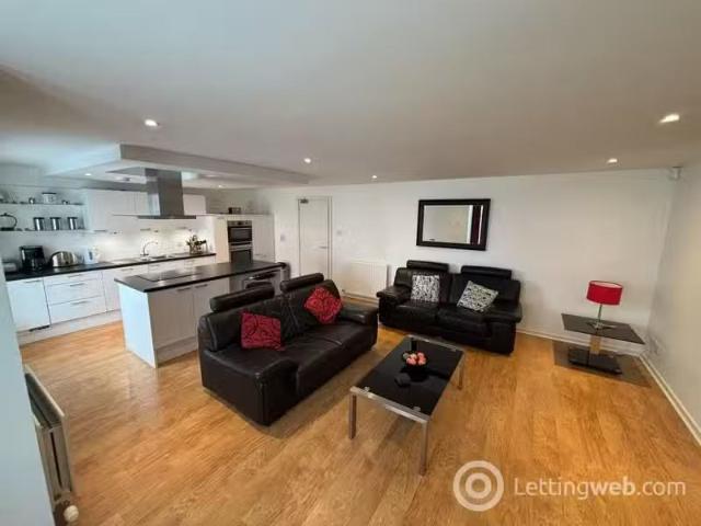 Cozy 2 BR Property to rent in Polmuir Gardens, Ferryhill, Aber.