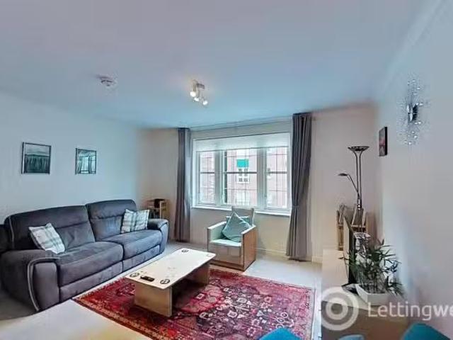 Charming 2 BR Property to rent in Pattison Street, Edinburgh.