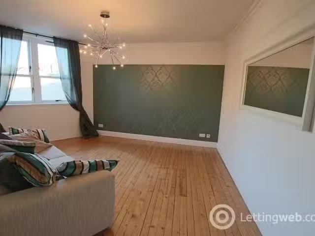 Cozy 2 BR Property to rent in Peter Street, City Centre, Dunde.