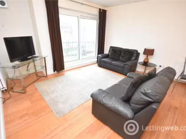 Charming 2 BR Property to rent in Queens Crescent, West End, A.
