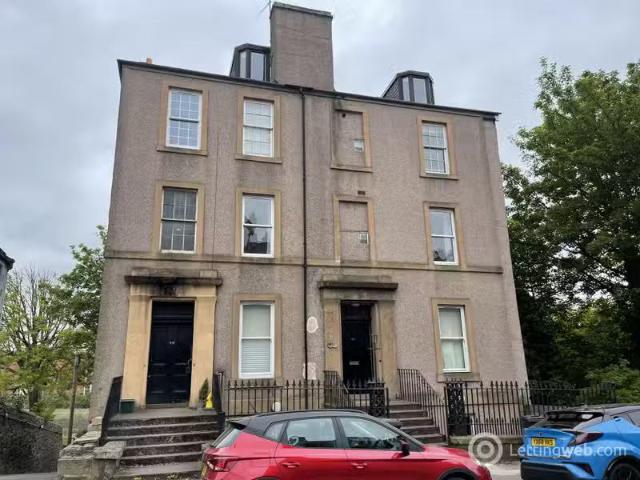 Charming 2 BR Property to rent in Roseangle, Dundee