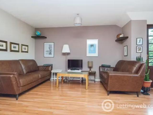Charming 2 BR Property to rent in Windmill Place, Edinburgh, E.