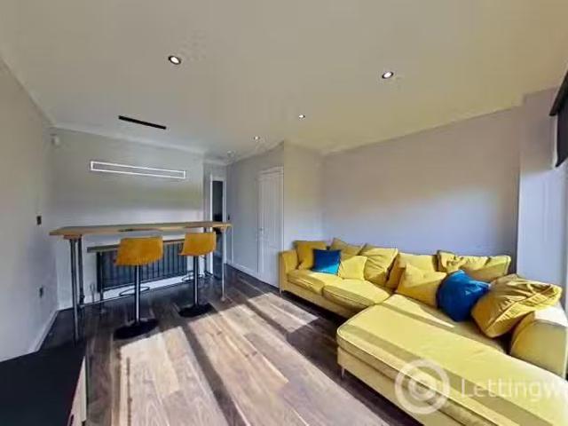 Cheap 2 BR Property to rent in Winton Court, Tranent, East Lot.