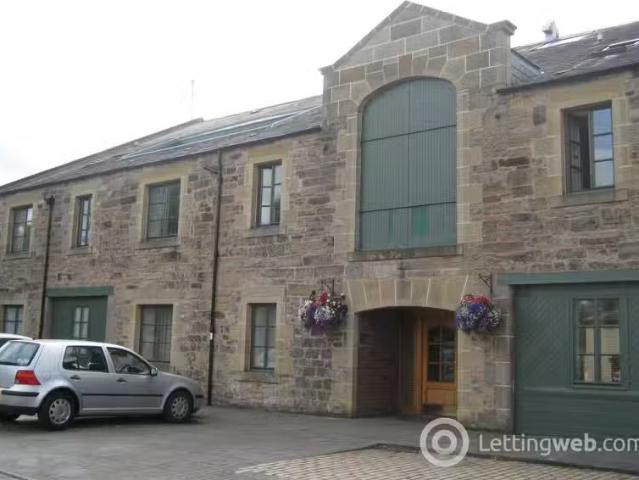 New 2 BR Property to rent in The Moorings, Commercial Street.