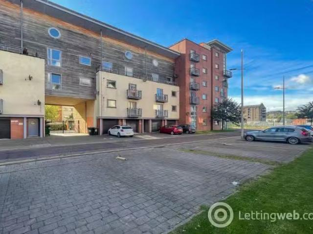 Cheap 2 BR Property to rent in Thorter Neuk, City Quay, Dundee.