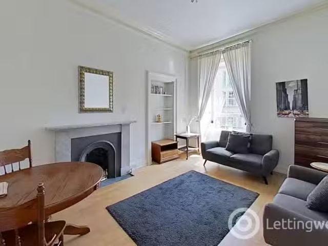 Deal! 2 BR Property to rent in Valleyfield Street, Edinburgh.