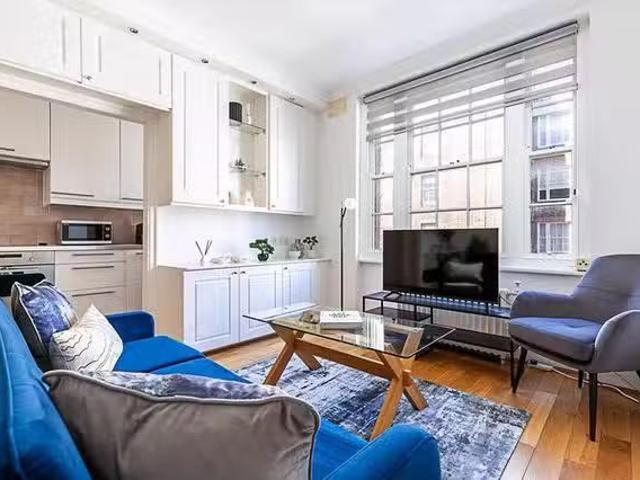 For Rent! 2 BR Queensway