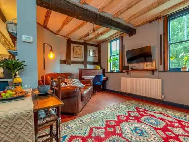 Nice 2 BR Saint Mary's Street