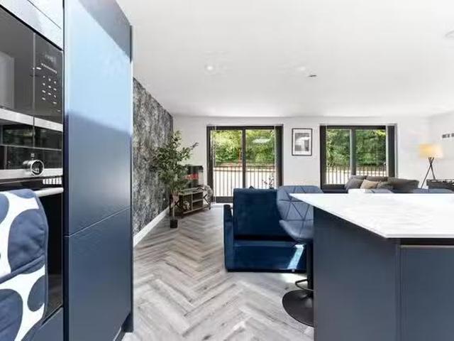 Unique 2 BR Victoria Gardens