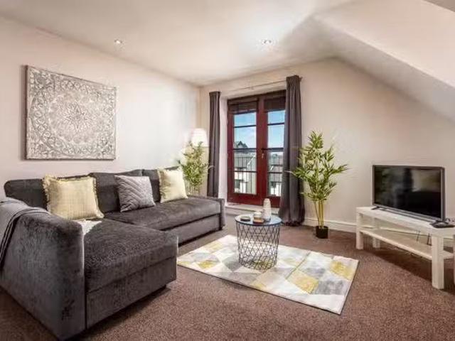 Nice 2 BR York Street