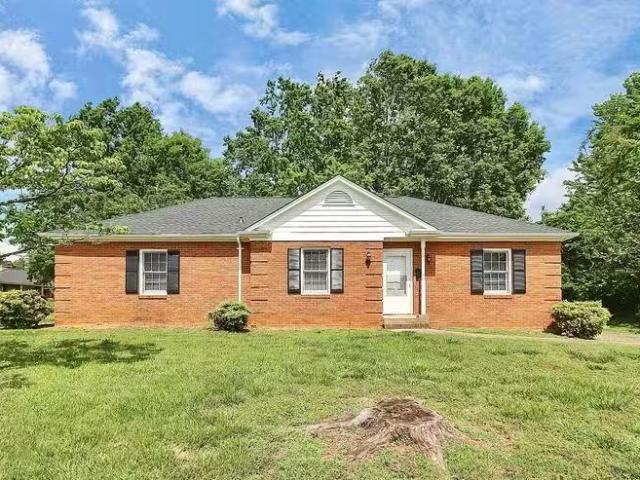 Charming 2BD/1.5BA Duplex in Charlotte! 1001 Wimbledon Rd