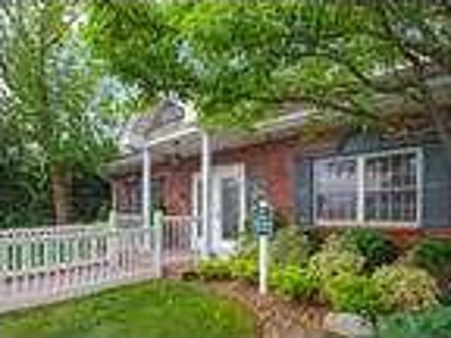 Charming 2Bd 1Ba Available $2905/mo