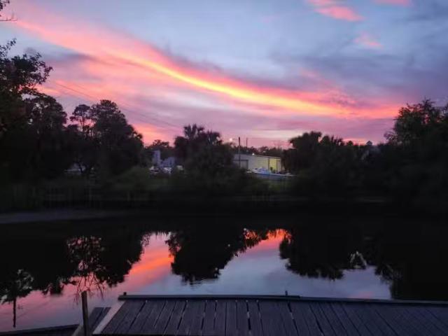 Charming 2Br Lake Front Apartment 1200 Mill Rd #311