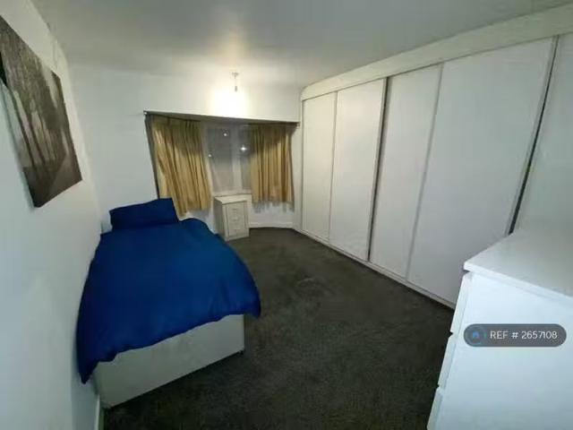 Charming 3 BA 1 bedroom house share for rent in Walsall Road.