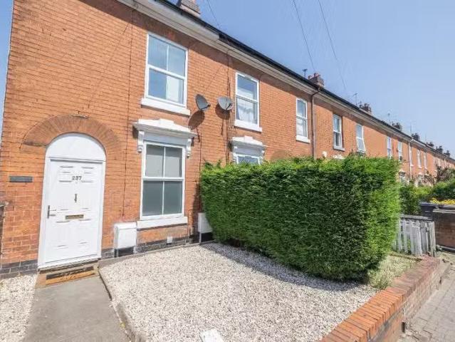 For Rent! 3 BA 3 bedroom terraced house for rent in High Stree.