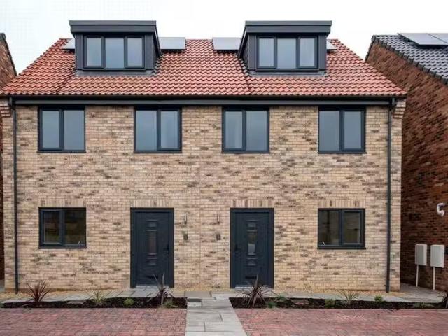 Nice 3 BA 3 bedroom town house for rent in Barnwell Place, Alv.