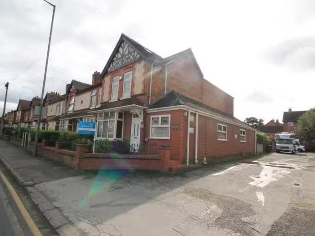 Nice 3 BA 3 bedroom end of terrace house for rent in London Ro.