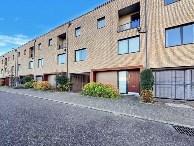 Cozy 3 BA 4 bedroom terraced house for rent in Harvest Road, T.