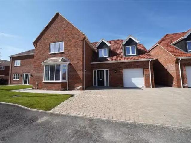 Cozy 3 BA 4 bedroom detached house for rent in White Horse Dri.