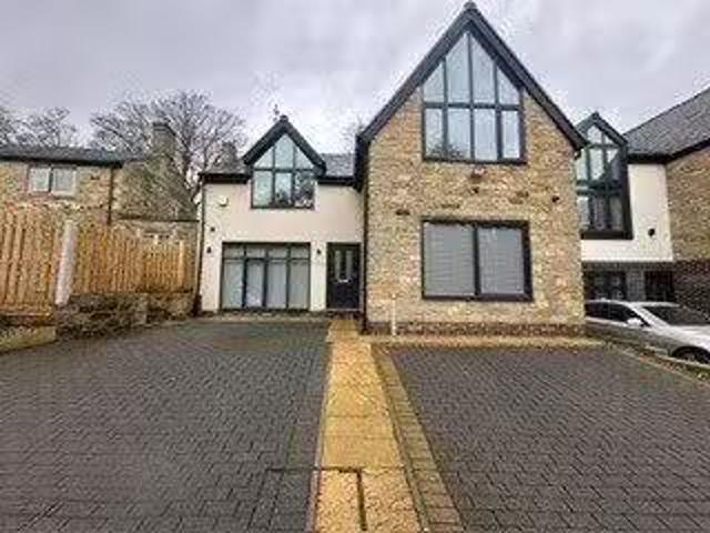 Deal! 3 BA 4 bedroom detached house for rent in Lady Royd Gard.