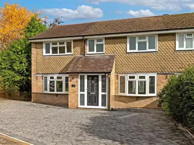 Deal! 3 BA 4 bedroom house for rent in Wych Elms, Park Street.