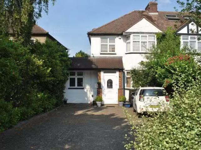 Rental! 3 BA 4 bedroom semi detached house for rent in RVC Stu.