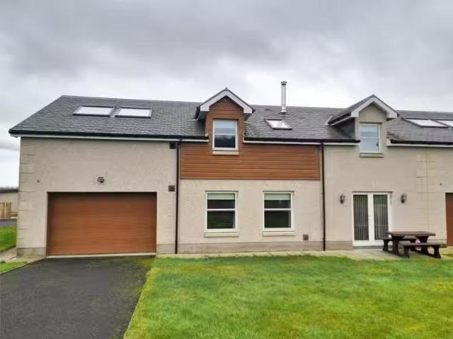 For Rent! 3 BA 4 bedroom semi detached house for rent in 6 Ove.