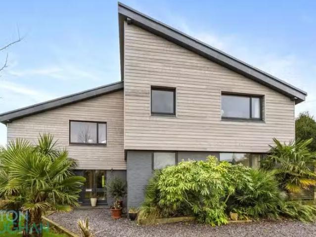 Deal! 3 BA 5 bedroom detached house for rent in White Lodge, N.
