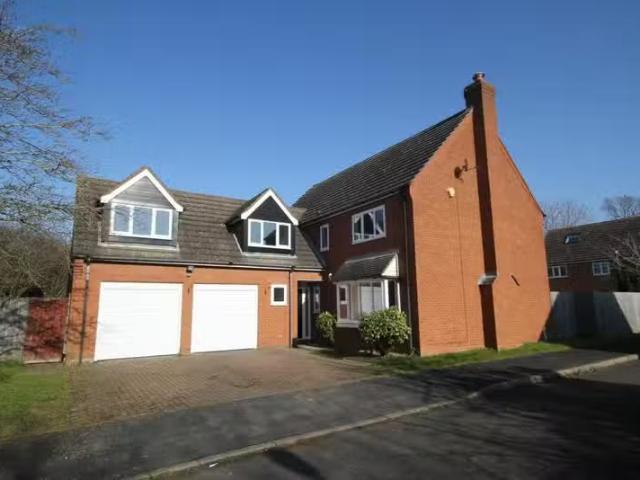 New 3 BA 5 bedroom detached house for rent in Bridle Road, Lig.