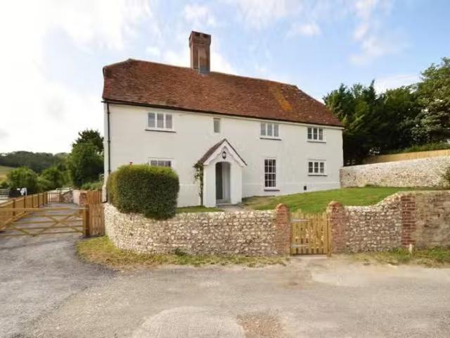 Unique 3 BA 5 bedroom detached house for rent in Dairy Cottage.