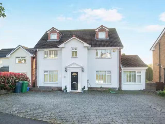 Charming 3 BA 5 bedroom detached house for rent in Lakeside Dr.