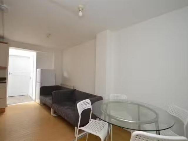 Cheap 3 BA 5 bedroom house for rent in Cropthorne Road South.