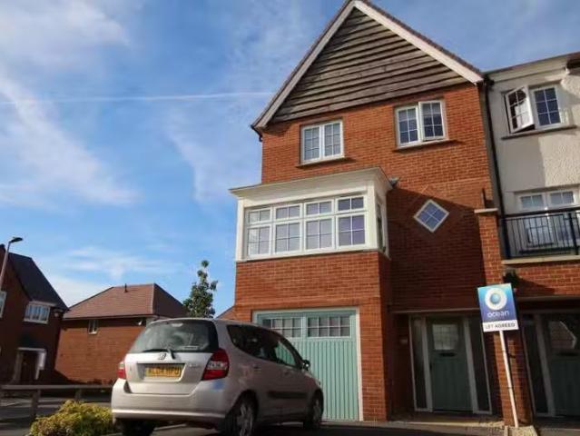 Deal! 3 BA 6 bedroom terraced house for rent in Great Clover L.