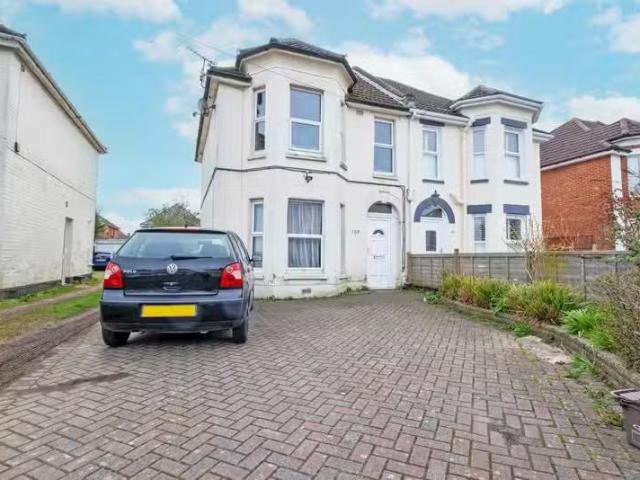 New 3 BA 6 bedroom detached house for rent in Large 6 Bed stud.