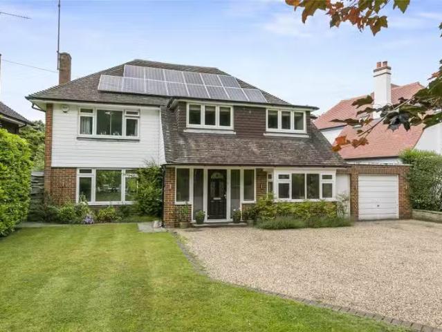 Charming 3 BA 6 bedroom property to let in Lammas Lane, Esher.