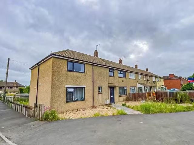 Nice 3 BA 7 bedroom end of terrace house for rent in Station R.