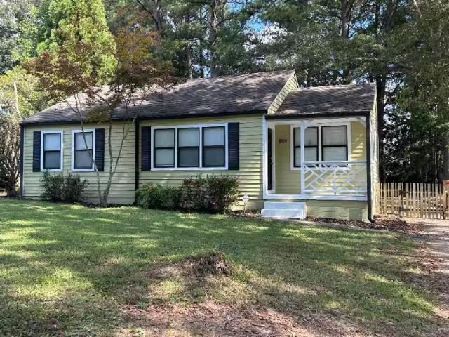 Charming 3 Bed/1 Bath Single Family Home in Smyrna! $2000/mo..