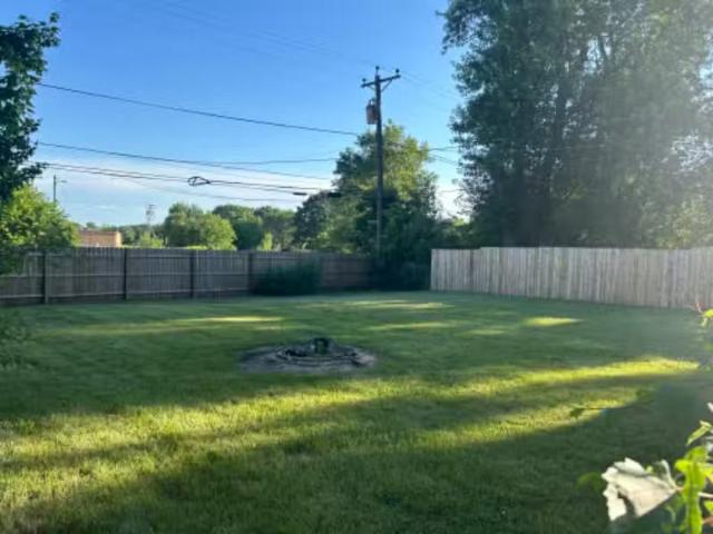 Charming 3 Bed/1 Bath Single Family Home in Rockford, IL $12.