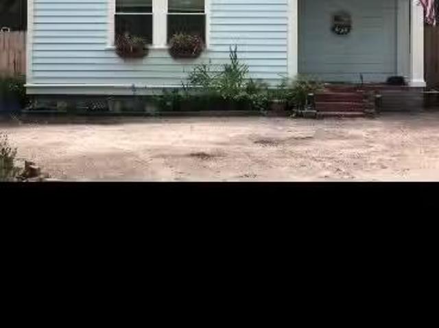 Charming 3 Bed/2 Bath Home on Folly Rd in Charleston Availab.
