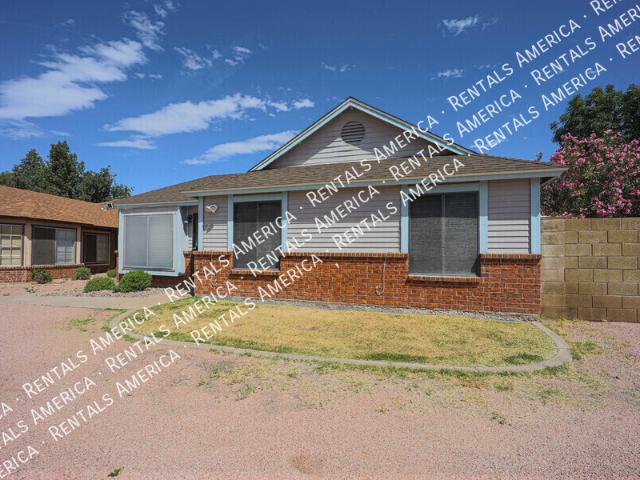 Charming 3 Bed/2 Bath Home in Northeast Mesa!