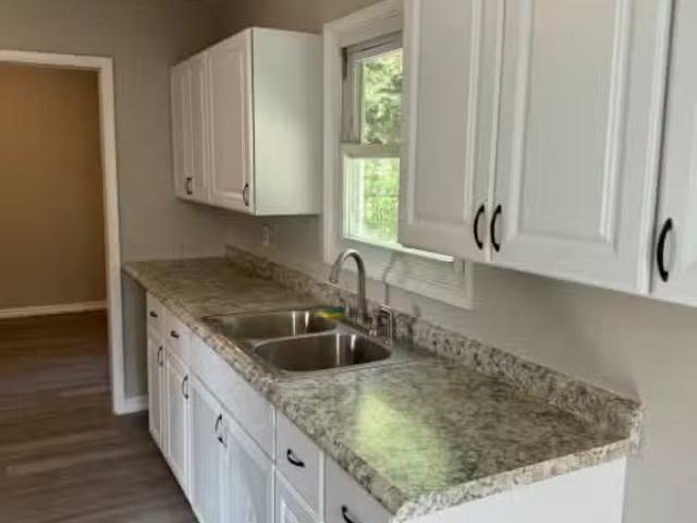 Charming 3 Bed 1 Bath Single Family Home in Canton, OH Avail.