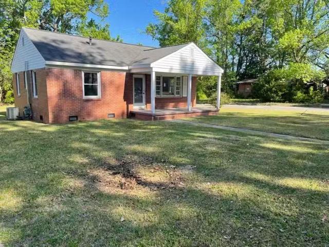 Charming 3 Bed, 1 Bath Single Family Home in Kinston $1475/m.