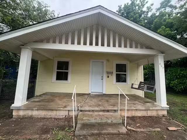 Charming 3 Bed, 1 Bath Single Family Home in Stillwater for Re.