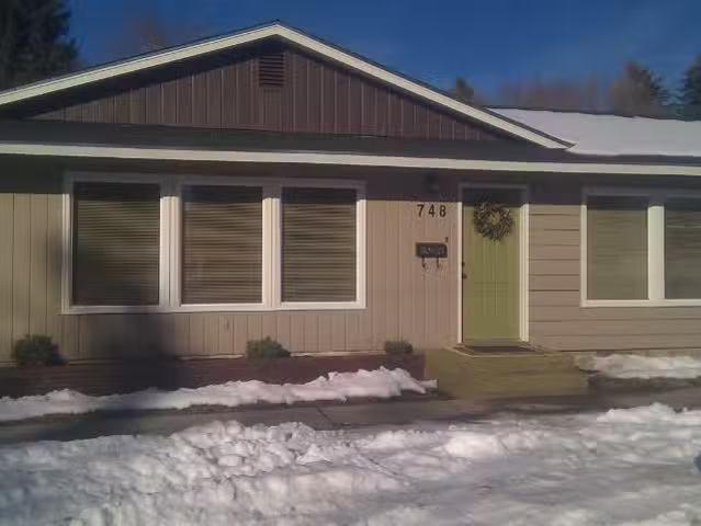 Charming 3 Bed, 2 Bath Home in Lakeview, OR Available 09/06.