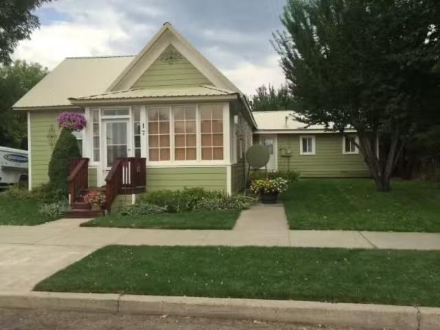 Charming 3 Bed, 2 Bath Home in Lakeview, OR Available July 2.