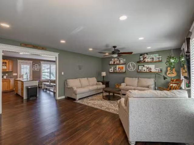 Charming 3 Bed, 2 Bath Single Family Home in Bowling Green $.